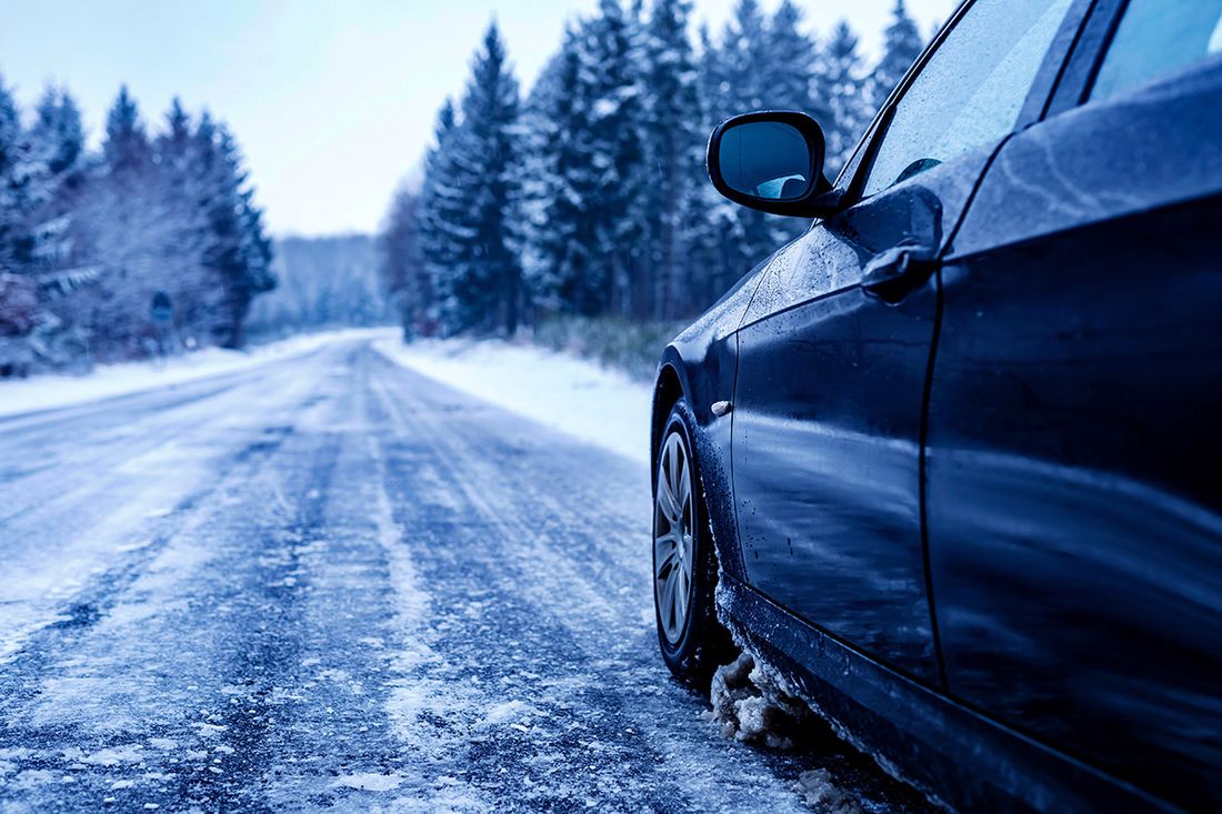 Código de colores de la DGT para conducir con nieve y hielo: aprende a ...