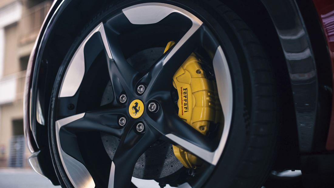 Rozar una llanta en un Ferrari Purosangue cuesta como un Leapmotor T03 ...