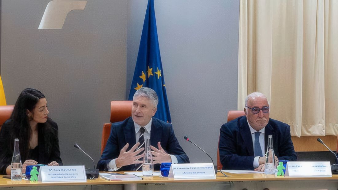 Arcén: qué es y cuándo está permitido circular por él