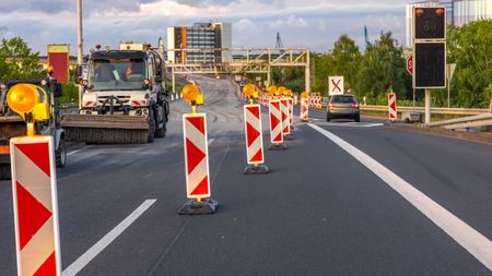 Arcén: qué es y cuándo está permitido circular por él