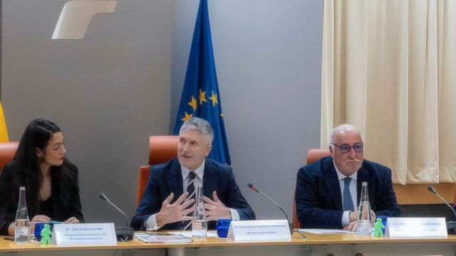 Arcén: qué es y cuándo está permitido circular por él