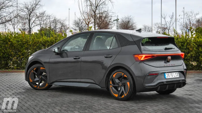El CUPRA Born ya equipa de serie la tecnología Plug & Charge