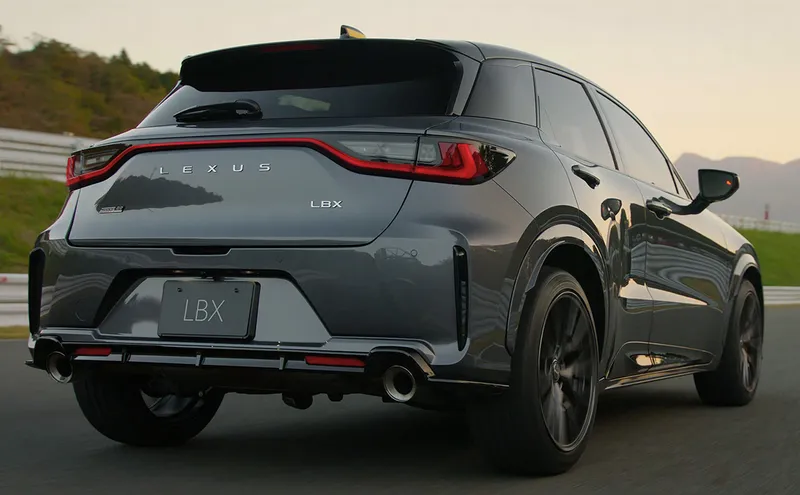 El nuevo Lexus LBX vislumbra una versión deportiva de muy altos vuelos ...