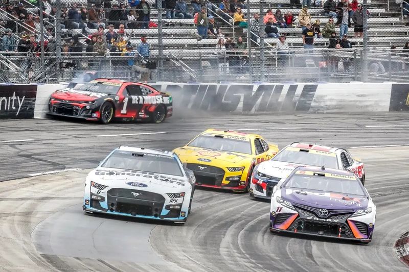 Qué es NASCAR y qué tipos de carreras y coches compiten en ella