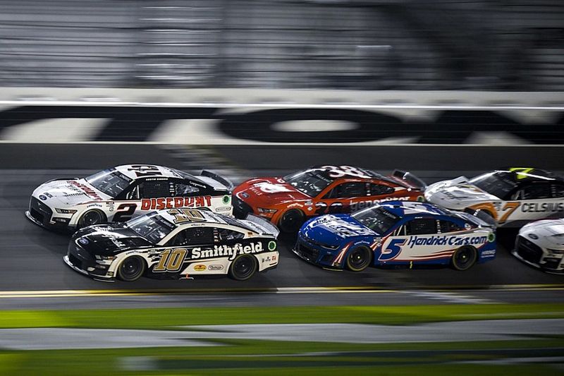 Qué es NASCAR y qué tipos de carreras y coches compiten en ella