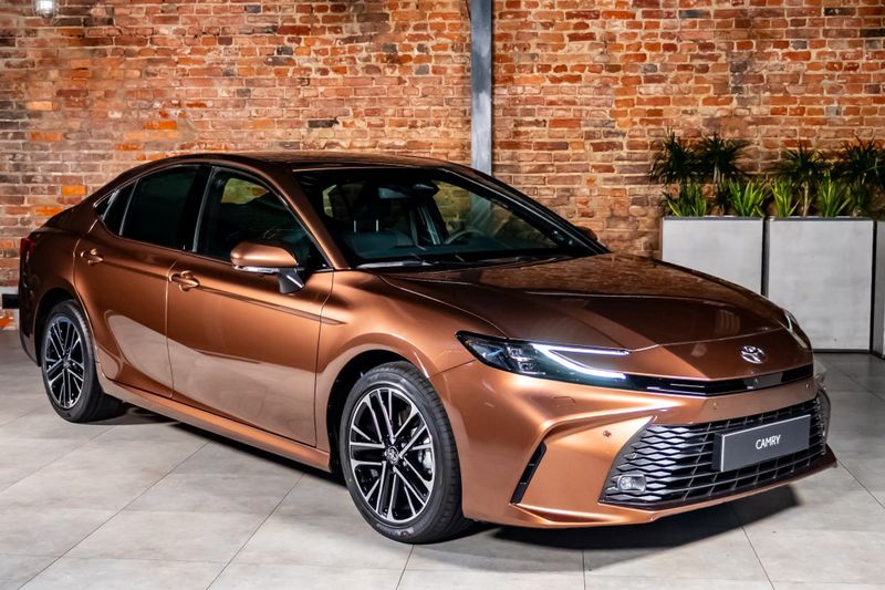 El Toyota Camry 2025 desembarca en Europa, la renovada berlina híbrida ...