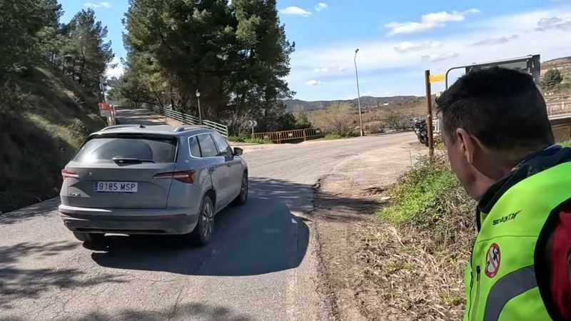 Arcén: qué es y cuándo está permitido circular por él