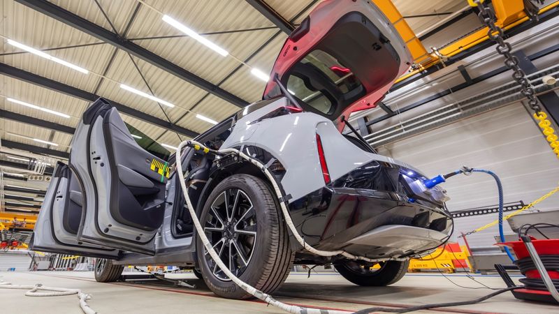 Auto Hold en vehículos: qué es, cómo funciona y sus beneficios