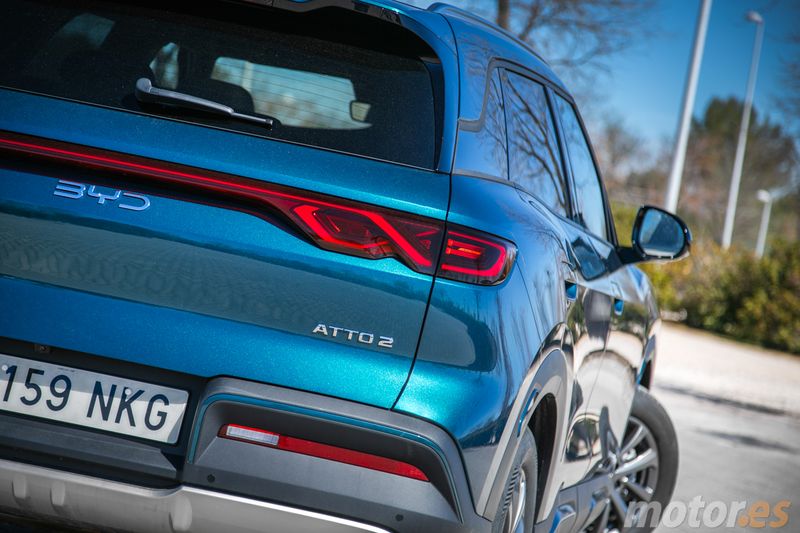Tras probar sus 90 km de autonomía eléctrica y su gran espacio interior ...
