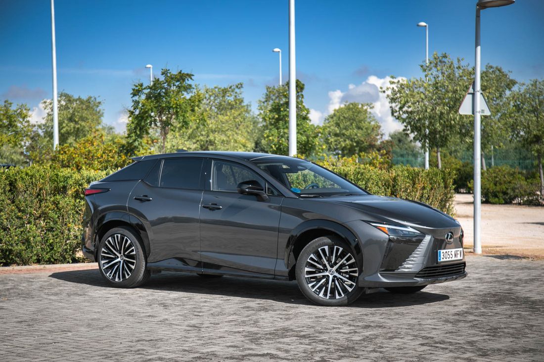 Prueba Lexus RZ 450e, más coche que eléctrico