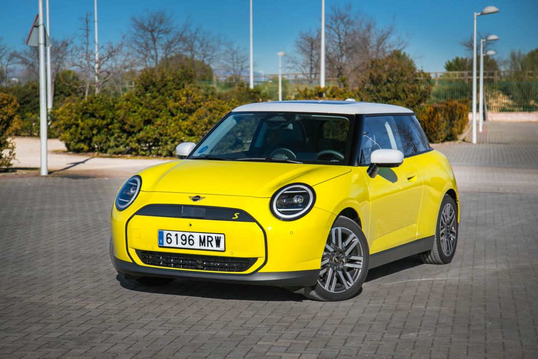 Prueba MINI Cooper SE 2025, imagen y estatus para un eléctrico muy cuco
