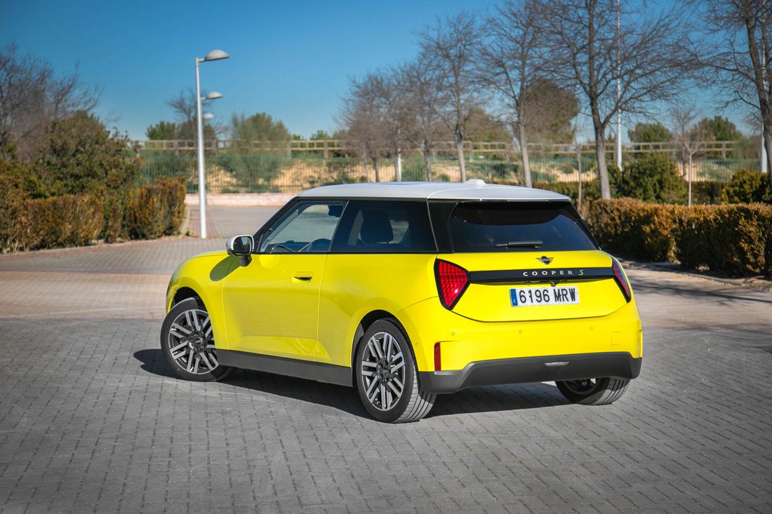Prueba MINI Cooper SE 2025, imagen y estatus para un eléctrico muy cuco